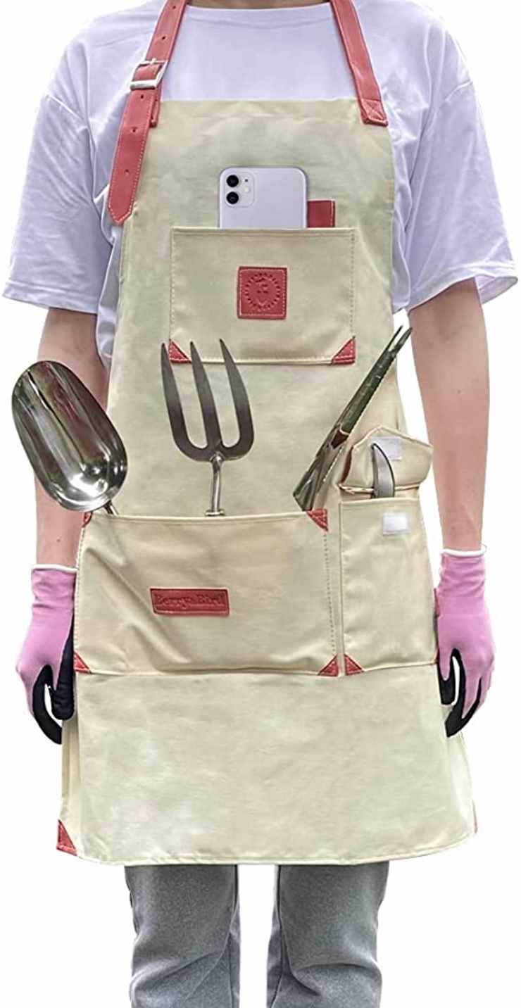 7 Best Gardening Aprons for Gardeners (2022 Updated)